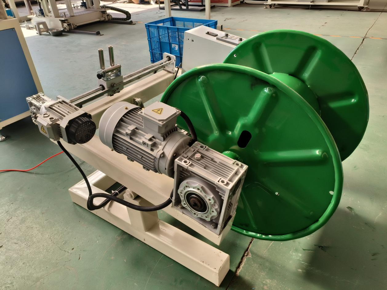 Rewinding Machine with TRAVERSE GUIDE ASSEMBLY